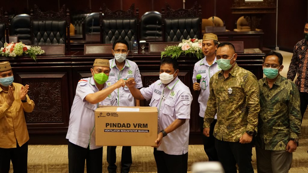DIRUT PINDAD SERAHKAN VENTILATOR UNTUK MENDUKUNG BERBAGAI RS DI ...